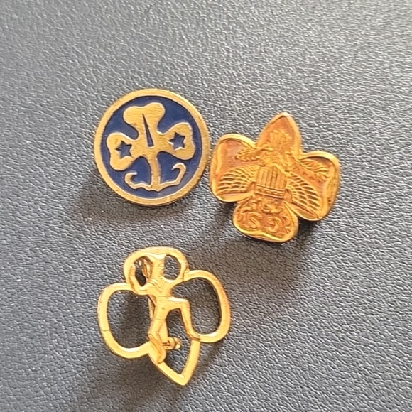 Gitl Scout | Jewelry | Vintage Girl Scout Brownie Pins 3 | Poshmark